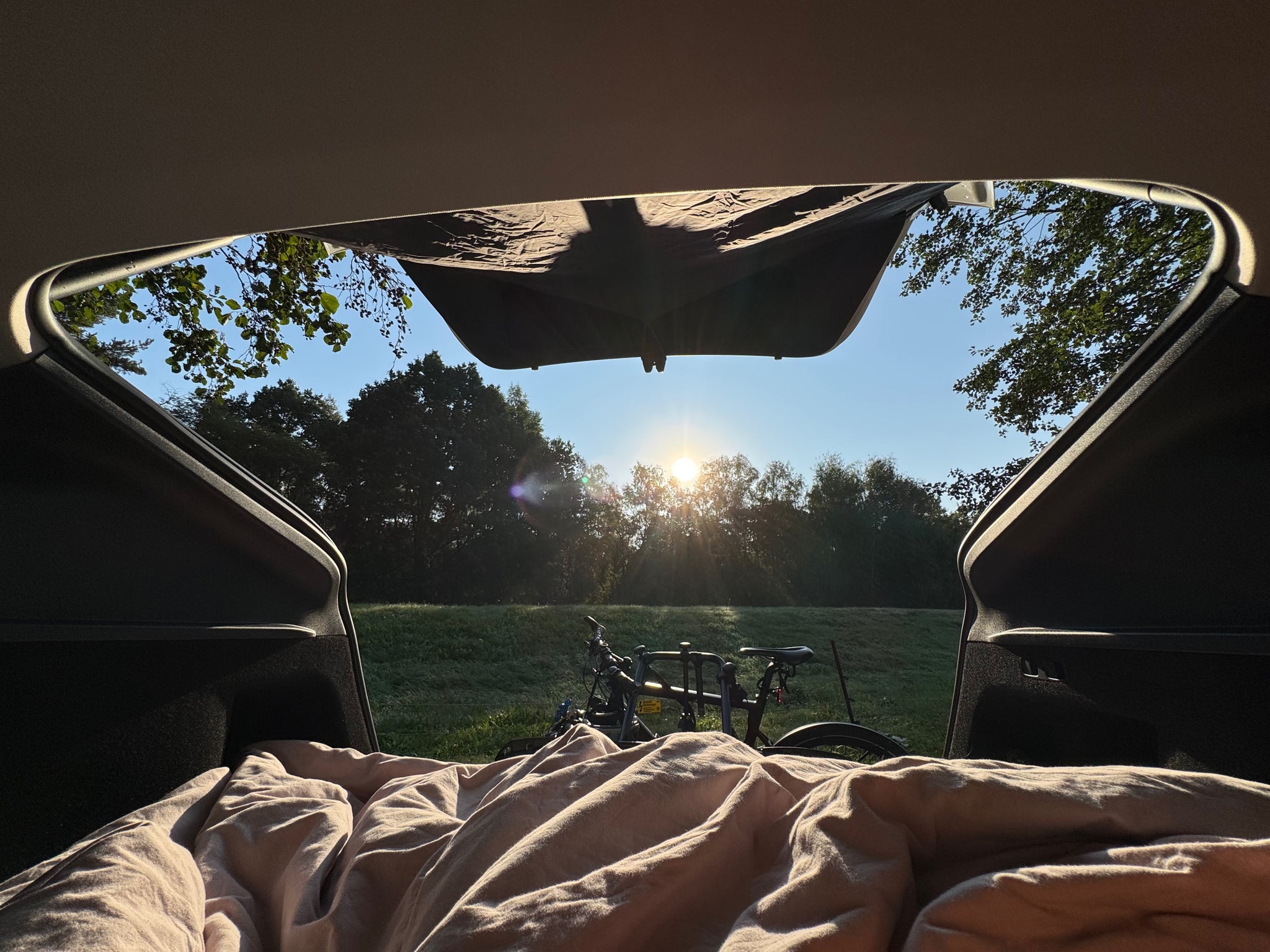 Aventura de acampada con el Tesla Model Y